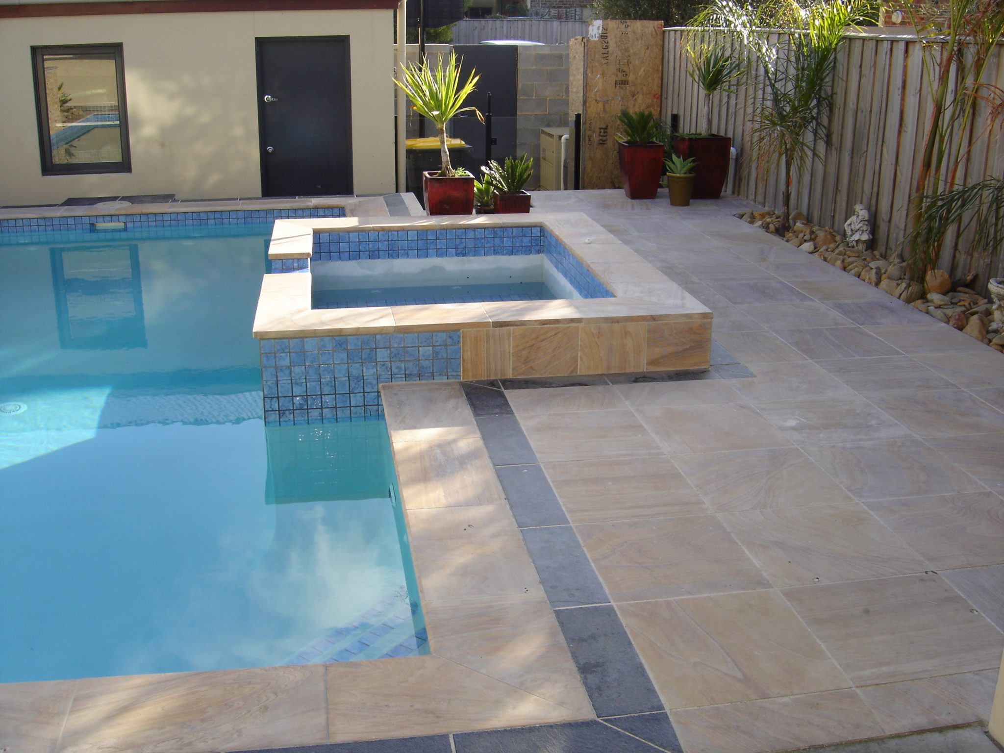 Rainbow Honed - Sandstone Pool Coping | HL Stone World